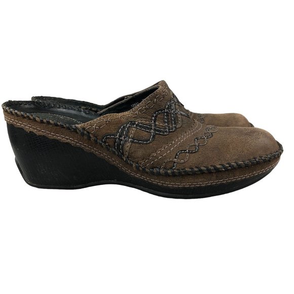 Clarks | Shoes | Clarks Womens Size 7m Brown Distressed Leather ...